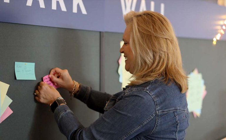 Meetings and Your Brain: How Sticky Notes Help Ideas Stick