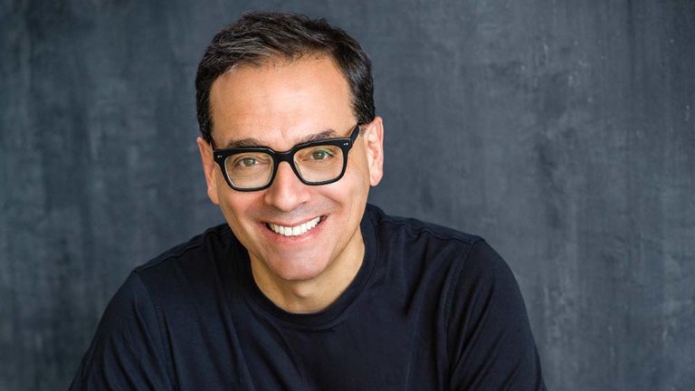 Daniel Pink’s Three Simple Words to Avoid Regret